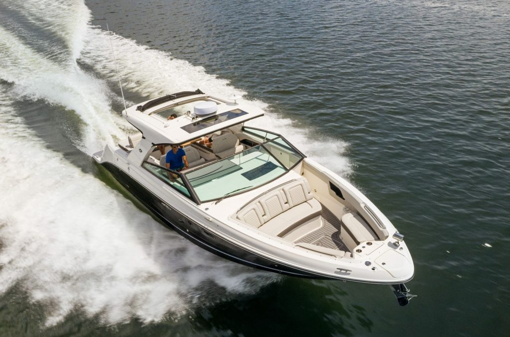 Pinnacle’s Sea Ray SLX 400 Powerboat - WELCOME TO PINNACLE YACHTS